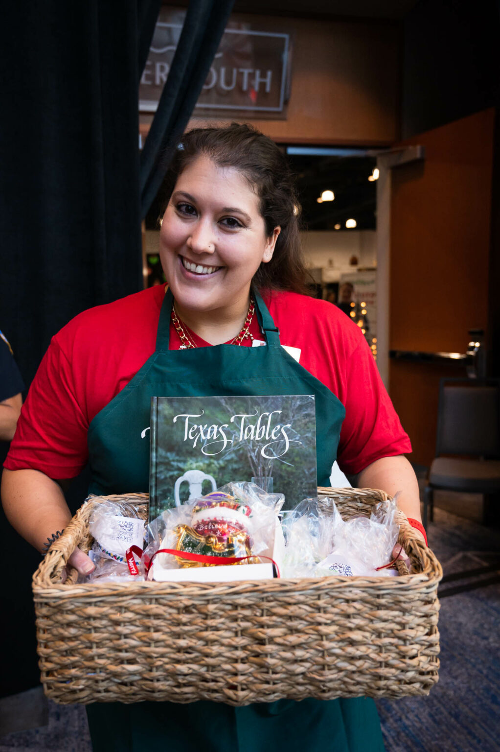 Texas Tables Cookbook - Junior League of The Woodlands, TX